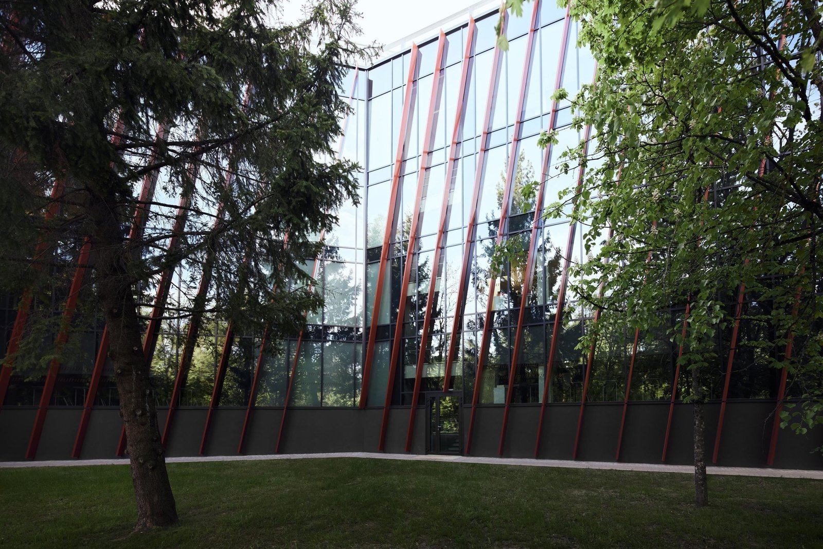 UGNES KARVELIS GIMNASIUM - nebrau.com