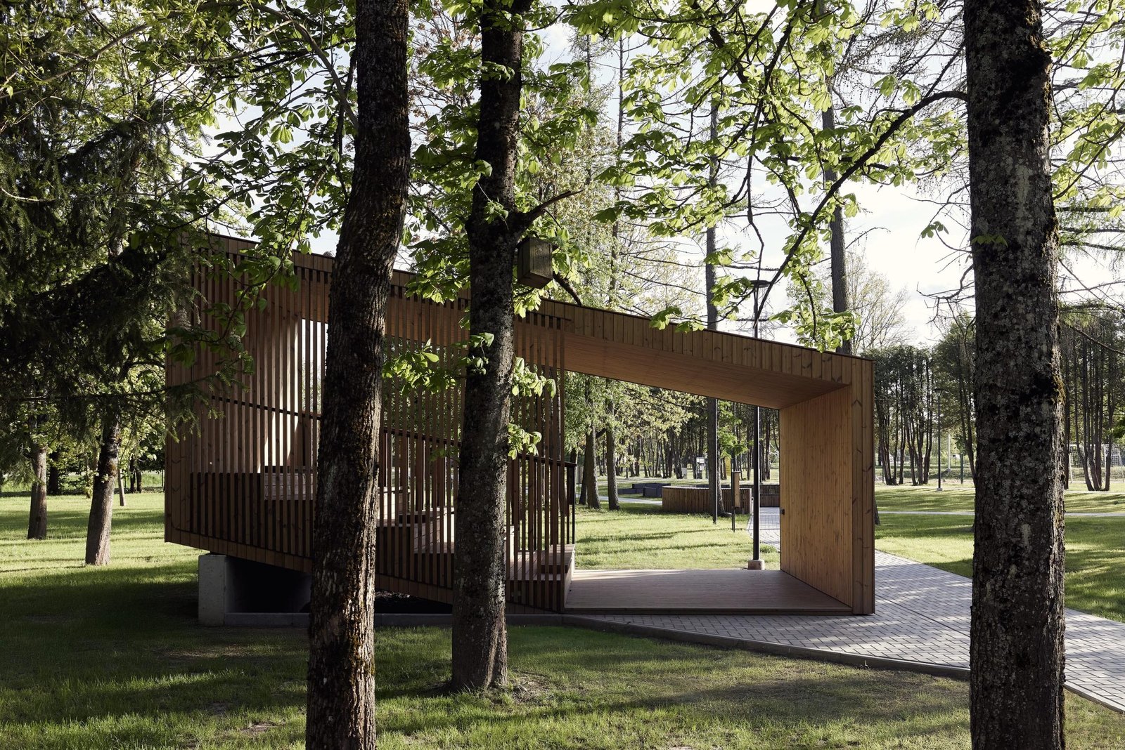 UGNES KARVELIS GIMNASIUM - nebrau.com